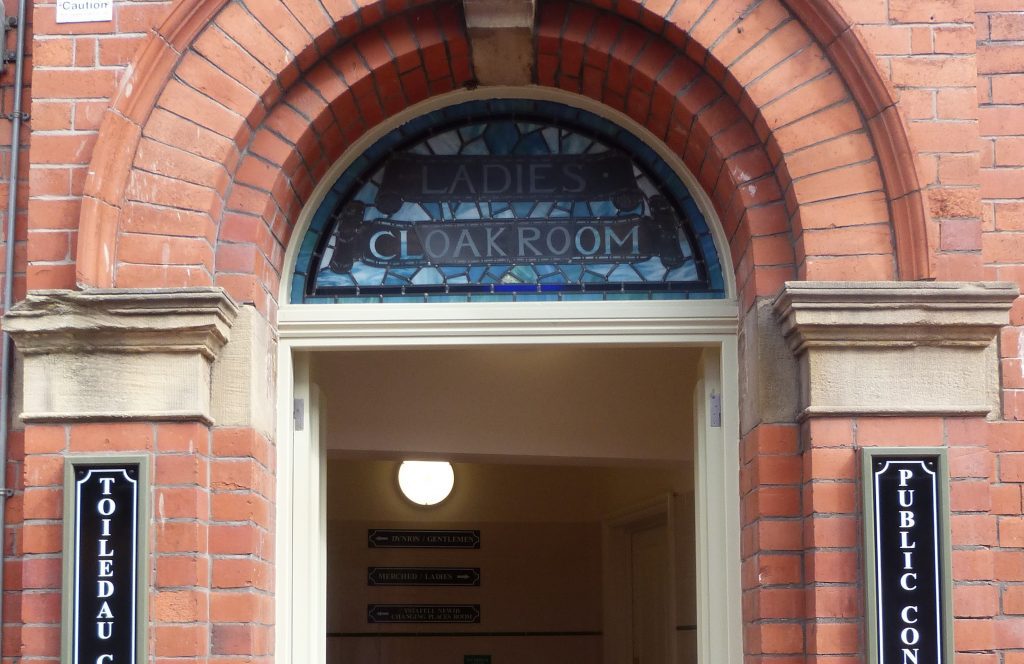 Toiledau yng canol y dref sydd ar agor er cyfleustra i chi - Newyddion ...